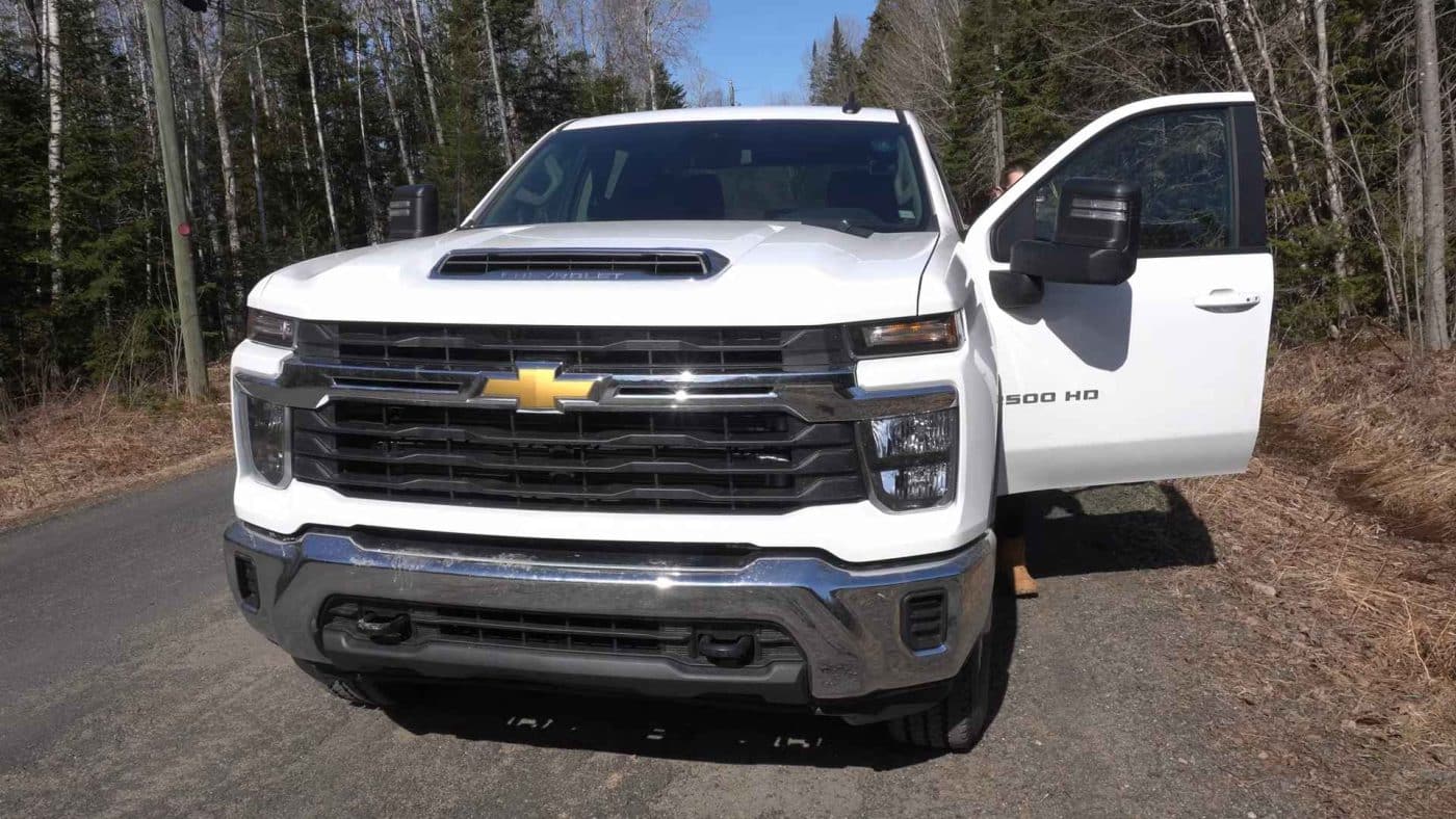 Chevy 2500 6.6L NEW DURAMAX DIESEL Towing (L5P) *Heavy Mechanic Review ...