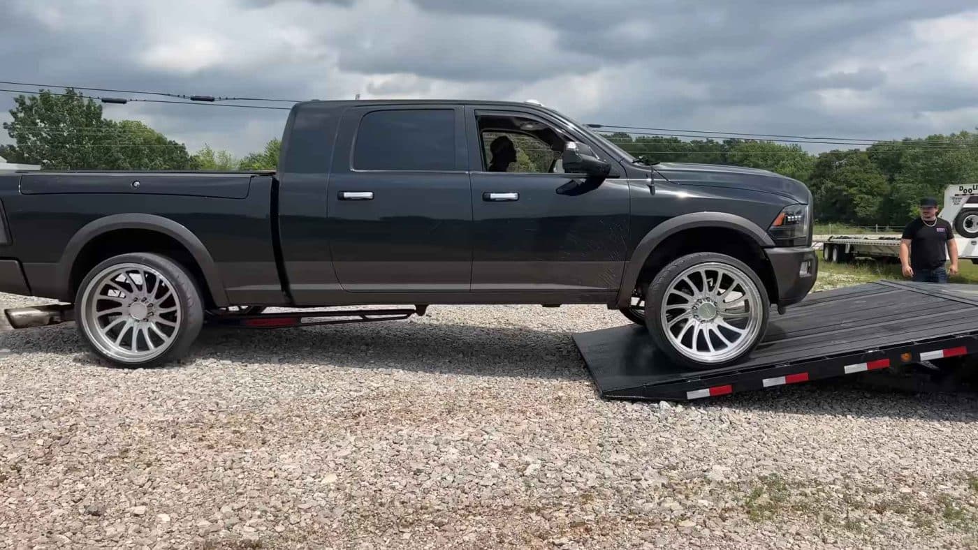 Bryce’s 1400hp 4th Gen Cummins vs “Cowboy” my 1200hp 4th Gen Megacab Cummins! - Mini maxx tuner