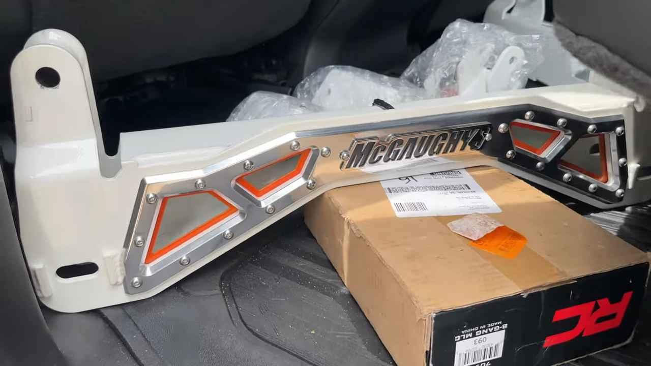 GMC AT4 on a Fully Customized McGaughys lift kit - Mini maxx tuner